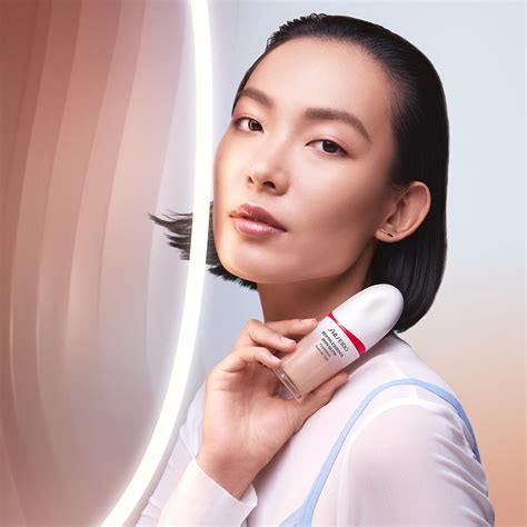 エッセンス スキングロウ ファンデーション Shiseido 資生堂