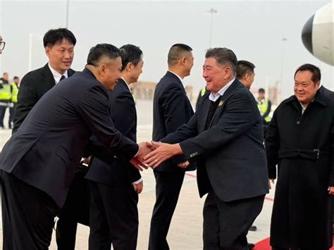 คณะภูมิธรรมถึงจีน เดินสายพบอุยกูร์ หารือผู้นำฯ