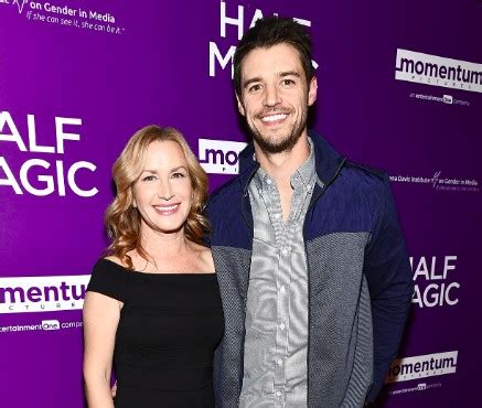 Angela Kinsey Net Worth Height Weight Age Wiki Husband