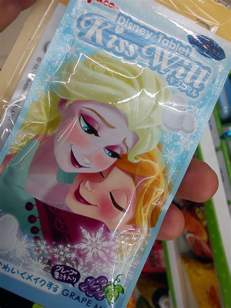 Nico 很久之前買過一款包裝是frozen的糖果，但是這個圖案真的沒問題嗎？ Plurk