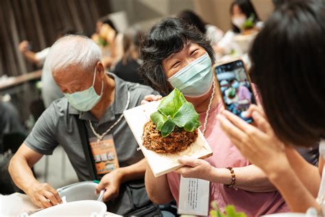 2024 武營逗陣來：綠手指計畫，溫暖落幕 🌳 ⠀ 與占地 47 公頃的都會公園比鄰而居，衛武營國家藝術文化中心被蓊鬱的綠意環繞，是高雄市民