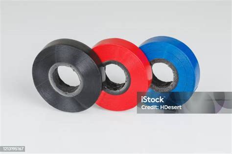접착제 절연 테이프 또는 플라스틱 덕트 테이프 롤 회색 배경 건강관리와 의술에 대한 스톡 사진 및 기타 이미지 건강관리와 의술 검은색 고무 Istock