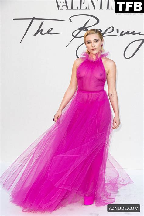 Florence Pugh Sexy Seen Braless Showing Off Her Nude Tits At The