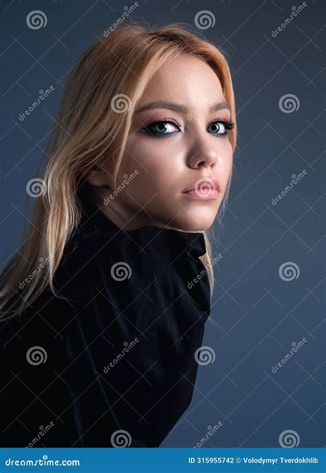 Seductive Blonde Woman Face Sensual Young Woman Posing With Look