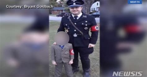 美남성 할로윈 축제서 아들 히틀러 코스프레 논란