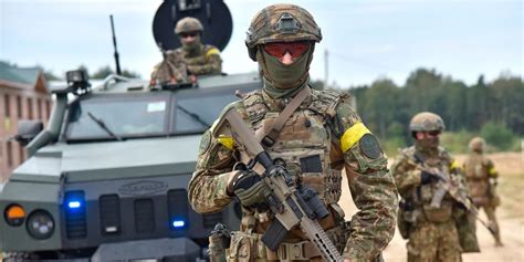 Мільйон українців у формі захищає Україну від росіян