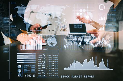 비즈니스 팀 회의입니다 새로운 시작 프로젝트와 디지털 태블릿 스마트폰 사용 및 현대 사무실에서 안경 키보드와 노트북 컴퓨터를