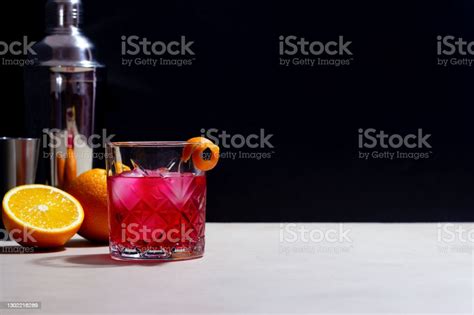 네그로니 칵테일 쓴 진 버몬트 얼음 바 조리법 알코올 음료 0명에 대한 스톡 사진 및 기타 이미지 0명 과일 낮 Istock
