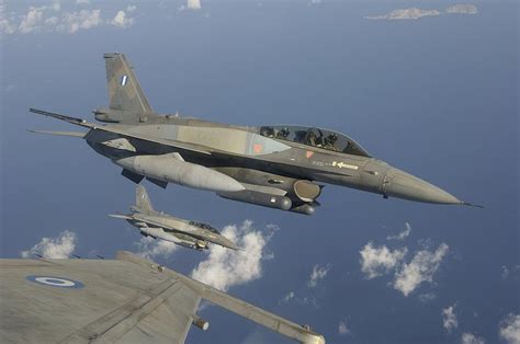 ΟΙ Φαρμακερές Οχιές τα F 16 Block 70 Viper προσγειώνονται στις 12