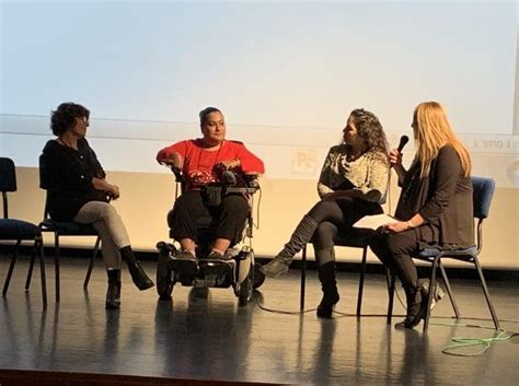 אני אדם מוגבל עם ראש מורם אבל • היום הבינלאומי לשוויון זכויות לאנשים עם מוגבלות חי פֹּה