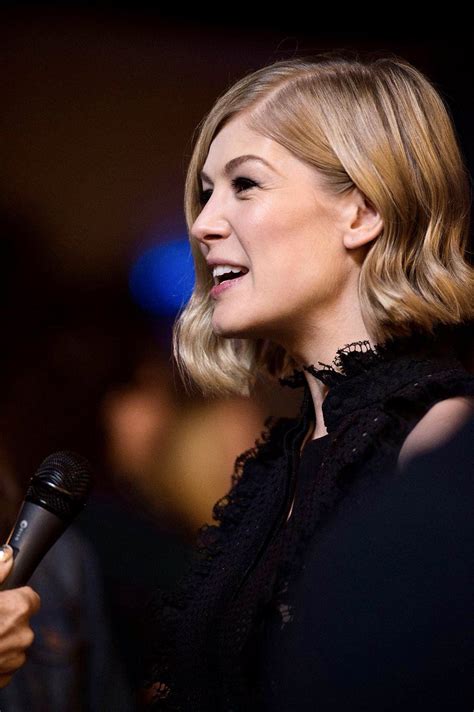 Rosamund Pike Source On Twitter Rosamund Pike Attends The Virtuosos