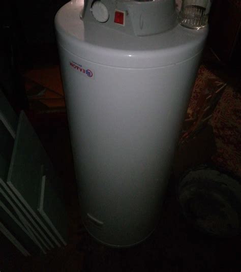 Свален Обемен бойлер работещ Eldom 80l 2kw Спасете го гр Велико