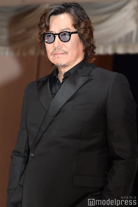 画像1931 綾瀬はるか、美背中大胆魅せタイトドレス姿 新作映画のためのヘアカット告白＜リボルバー・リリー＞ モデルプレス