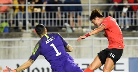 황의조회심의 강슛 사진