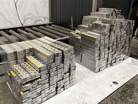 Задържаха 50 000 къса контрабандни цигари и близо 270 кг стимуланти за полова мощ на Капитан