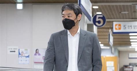 연예인 약점 잡아 돈 뜯은 혐의 유튜버 김용호 영장 신청