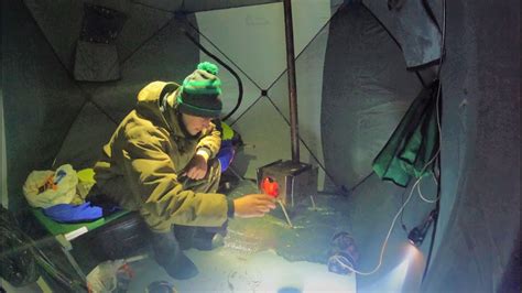 Один НОЧЬЮ на морской льдине Быт в ПАЛАТКЕ Рыбы наловил Поклевки крупным планом Youtube