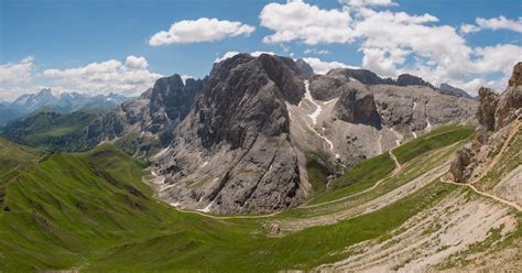 구불구불한 도로가 있는 산맥의 경치 사진 Unsplash의 파노라마 하늘 이미지