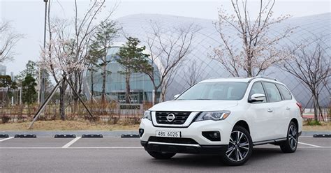 리뷰 세련된 디자인과 편안함을 추구한 닛산 패스파인더