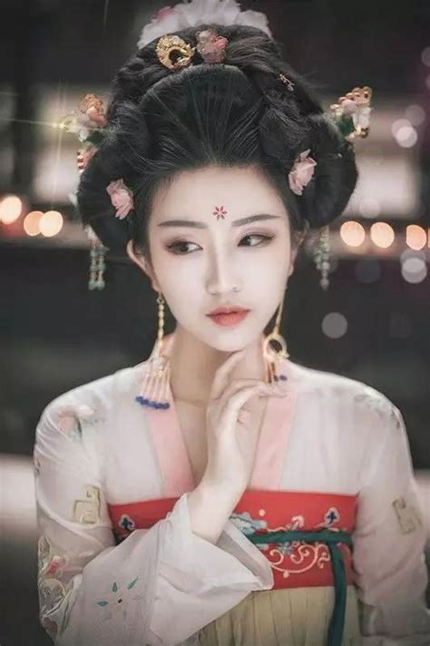 汉族女子妆容花钿