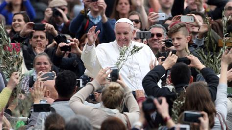 Коя е жената изработила омофора с който Франциск отслужи литургия Nova