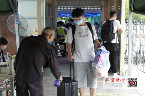 秦楚网 新学期到来！十堰市高校学生陆续返校报到 湖北工业职业技术学院新闻网 欢迎你
