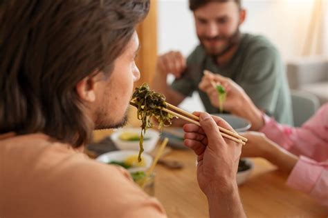Free Photo Side View Friends Eating Seaweed Snacks