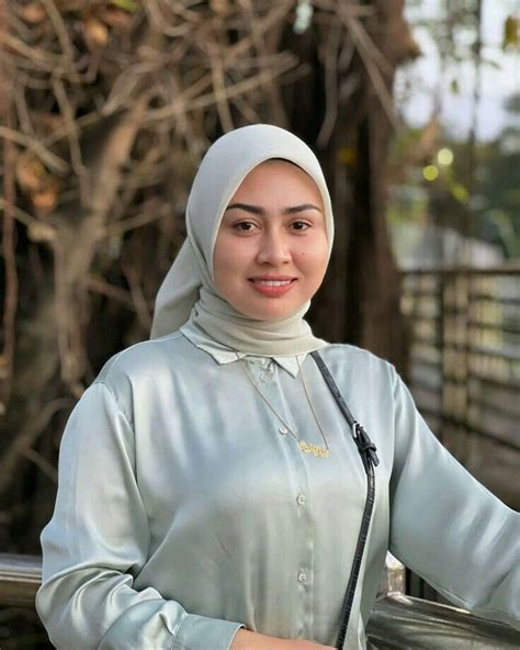 Bacol Tante Cantik Gaya Hijab Wanita Bergaya Wanita