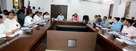 Thane Principal Secretary Sonia Sethi Reviews Various Projects In