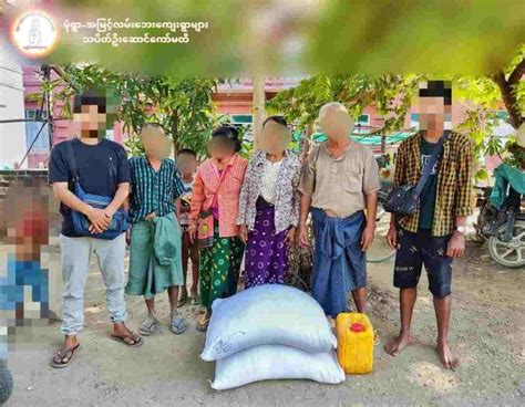 မုံရွာတွင် စစ်ဘေးရှောင် ၅၀၀၀ ကျော်အတွက် ဆန်၊ ဆီများ လှူဒါန်း Khit Thit Media