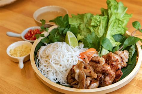 [bun Cha Quest] Danyi Gaos Serving Authentic Bun Cha In Lippo Plaza