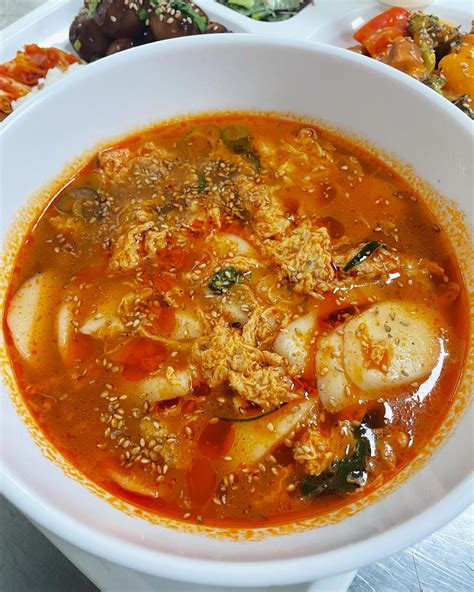 초이영양사 Lv28 간만에 식판샷 곱창쌀국수 And 스리라차 해선장 칼칼하게 끓여서 매콤한 쌀국수 간편한 하이포크 곱창볶음 샘플로 사용해서 만들기 양파새우칩튀김