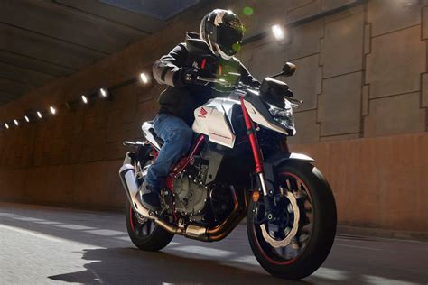 First Look Honda Hornet Bikesrepublic Com