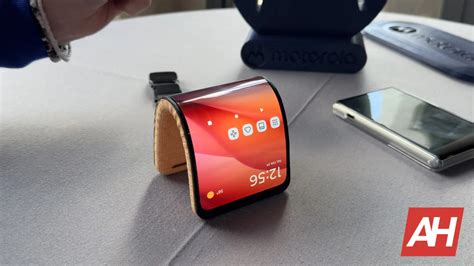 Motorola S Adaptive Display Looks Like An Interactive Slap Bracelet