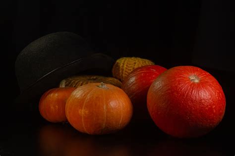 검은 배경에 노란색주황색 호박 할로윈의 개념과 호박의 가을 수확 클로즈업 복사 공간 위에서 0명에 대한 스톡 사진 및 기타