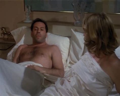 Auscaps Bruce Willis Shirtless In Moonlighting To Heiress Human