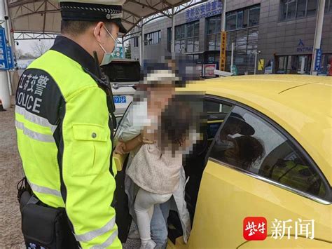 心真大！高速上抱着孩子开车超载还不系安全带，交警：罚100元记3分！驾驶员车辆处罚