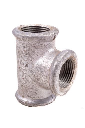 금속 유압 티 수도관을 연결하는 데 사용되는 피팅입니다 라이트 백 감소에 대한 스톡 사진 및 기타 이미지 감소 건설 산업 공학 Istock