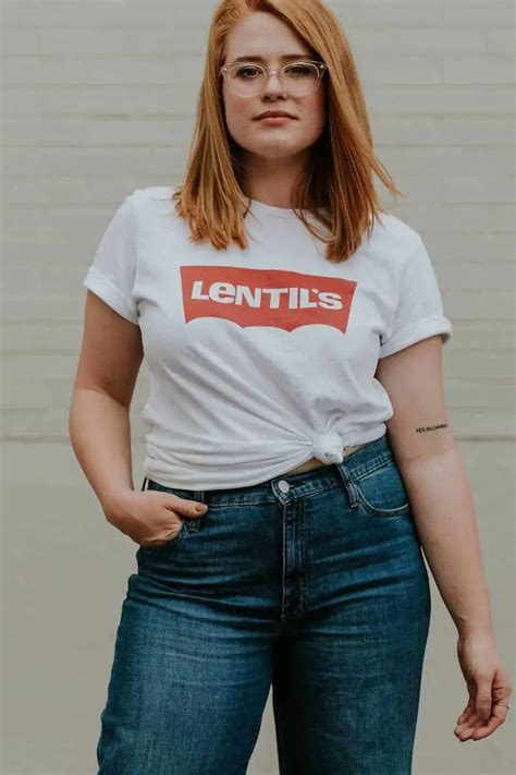 Flattering Outfit Ideas For Curvy Figures