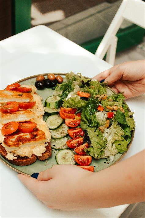 건강한 구운 치즈 균형 잡힌 식단 녹색 다채로운 라이프스타일 레시피 맛있는 먹는 미식가 방울 토마토 브루스케타 블랙 올리브 비건 채식 상추 샐러드