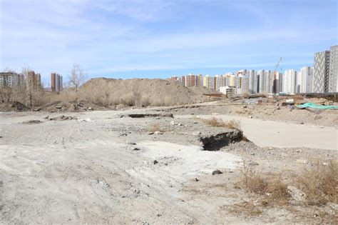 Хан хиллс хотхоны хажууд Ойн тухай хууль Усны тухай хуулийг зөрчин газар олгожээ