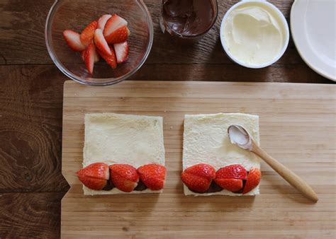 딸기롤 프렌치토스트