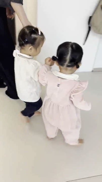 집소개 해주는 주인장 따라 총총총🐰귀여운애 둘 💕아방이17개월아기친구 Youtube