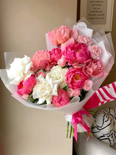 роскошный букет с пионами 🍓 In 2024 Flower Arrangements Modern Flower Arrangements Flower Shop