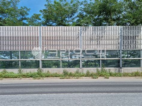 고속도로 아스팔트 길 방음벽 나무 사진이미지일러스트캘리그라피 네모유작가