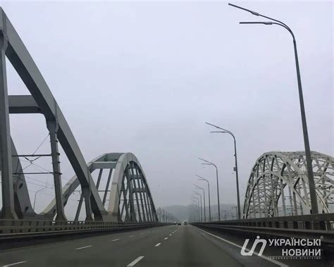 Київ сьогодні накриє густим туманом водіїв та пішоходів попереджають про небезпеку Українські