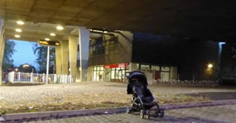 Баща изгони дъщеря си с бебето на ръце а когато я потърси намери бебешката количка под мост