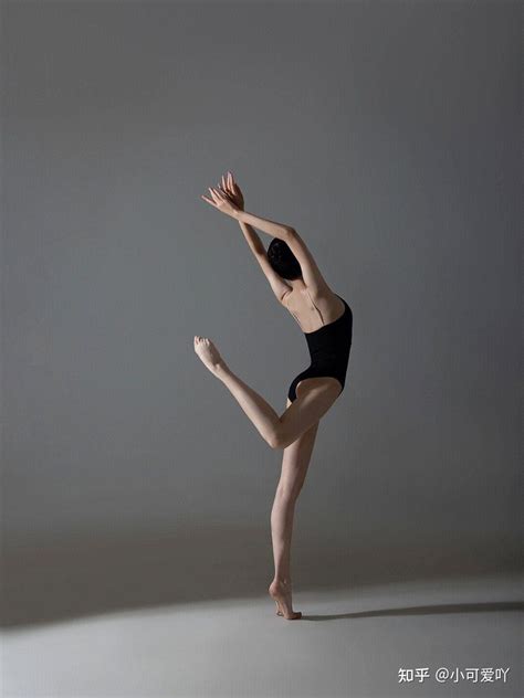 南京大一舞蹈生拍摄性感“一字马”写真 知乎
