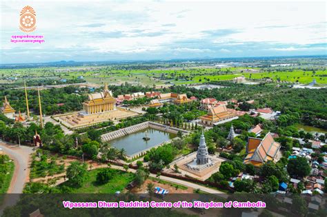 សម្តេ សម្តេចព្រះមហាសង្ឃរាជ បួរ គ្រី ជាព្រះសាកលវិទ្យាធិការ