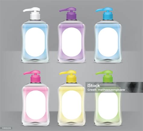 흰색 배경에 격리 된 화학 세정 제품이있는 세제 플라스틱 병 세트일러스트 레이 션 벡터 3차원 형태에 대한 스톡 벡터 아트 및